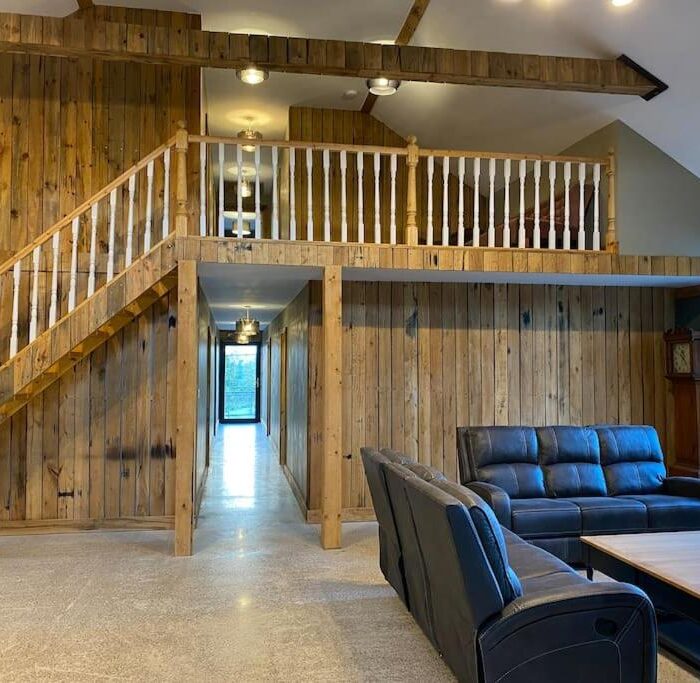 Moig Lodge - 8 Double Bedroom Barn Conversion • Go-to-Ireland.com
